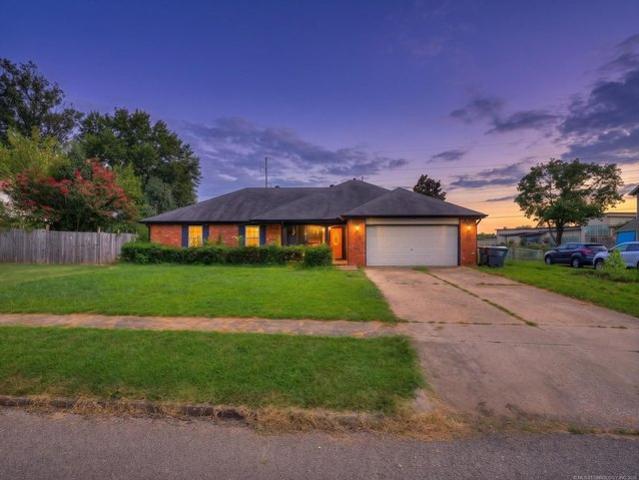 164 Fox Run Cir, Jenks, OK 74037