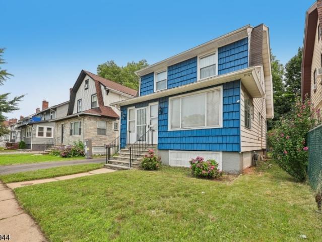 164 Freeman Ave
