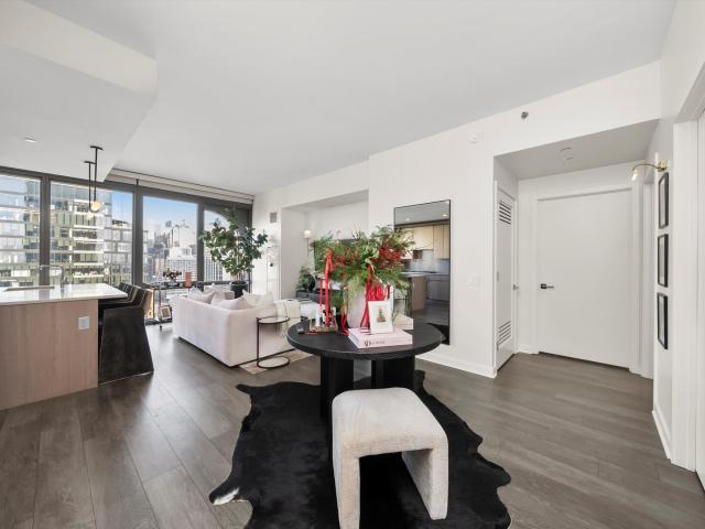 164 N Peoria St, Unit 1705, Chicago, IL 60607 | MLS #12545 | Compass