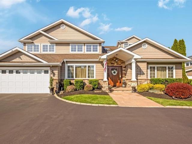 164 Pace Dr S, West Islip, NY 11795