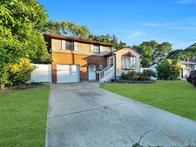 164 Pennsylvania Ave, Bay Shore, NY 11706