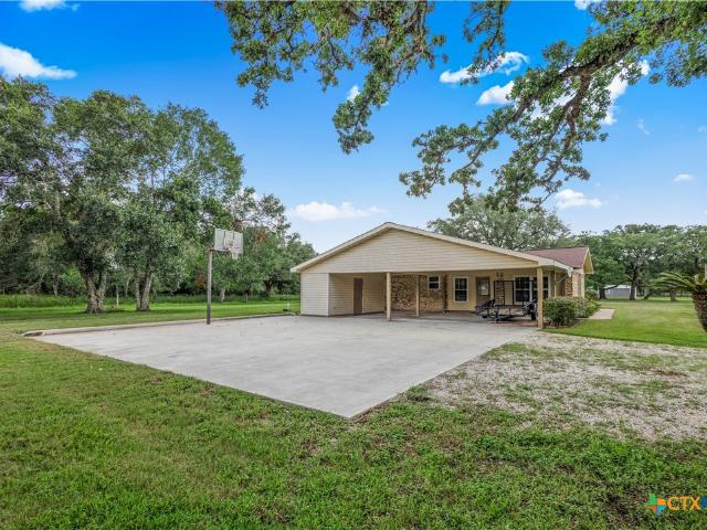 164 Private Road 1211