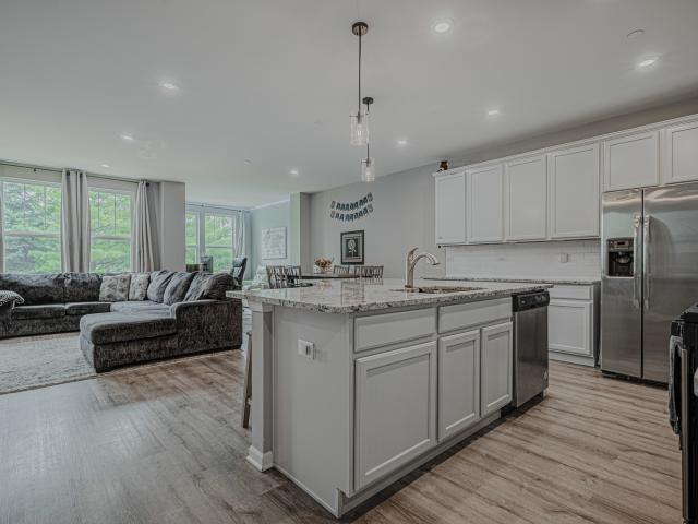 164 Roslyn Place