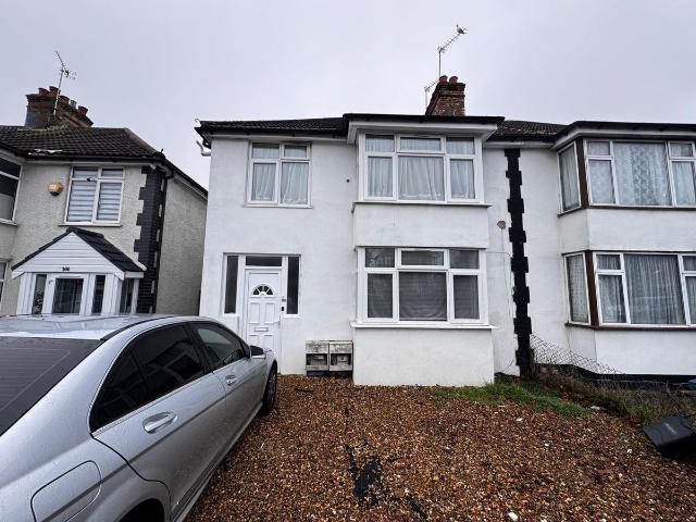 Eastcote Lane, Harrow HA2, 1 bed flat to rent, £1,500 pcm | PrimeLocation