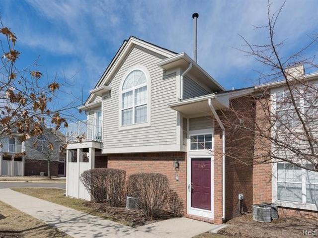 16547 Covington Dr, Clinton Township, MI 48038