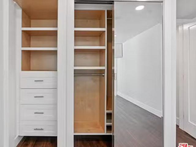 16550 Vanowen St, Unit 320 Condos in Los Angeles, CA