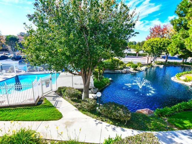 16551 Grunion Ln Unit 204, Huntington Beach, CA 92649