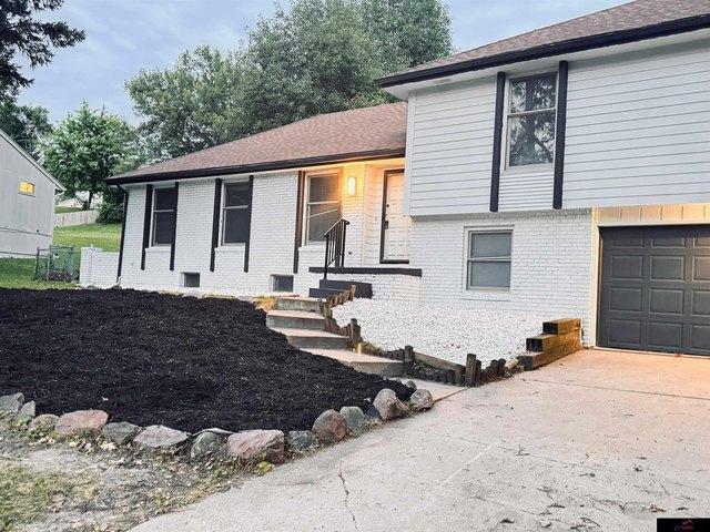 16559 Dorcas St, Omaha, NE 68130