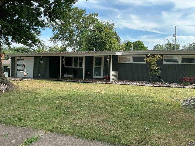 1655 SW 28th Ter, Topeka, KS 66611