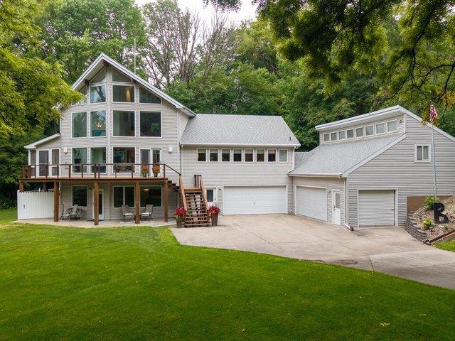 16564 Dixon Dr, Honey Creek, IA 51542