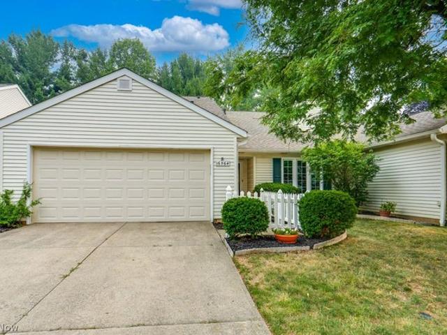 16564 Lake Circle Dr, Strongsville, OH 44136