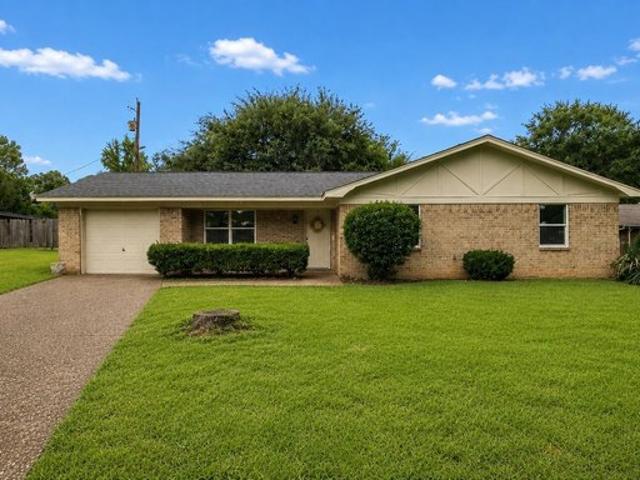 1656 County Road 421 N, Henderson, TX 75652