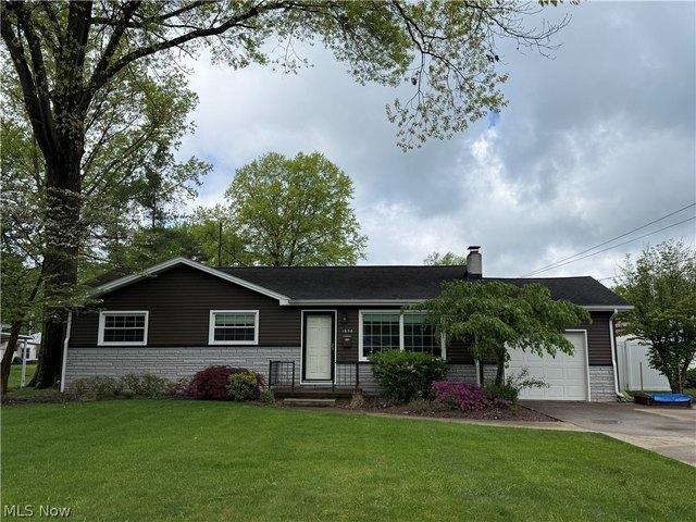 1656 Yolanda Dr, Youngstown, OH 44511