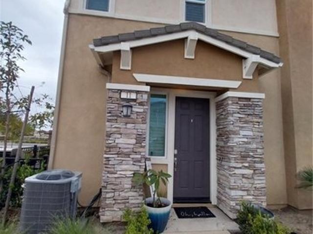 16571 Wyndham Ln Unit 11, Fontana, CA 92336