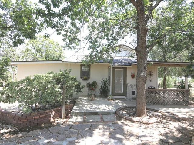 1657 County Road 124, Floresville, TX 78114