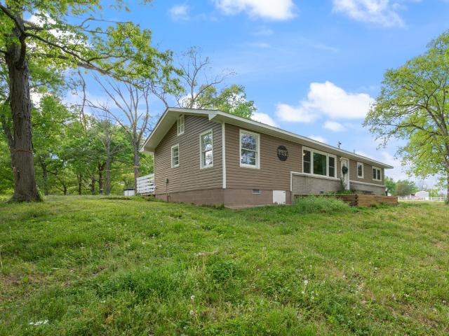 1657 Hwy 41A N