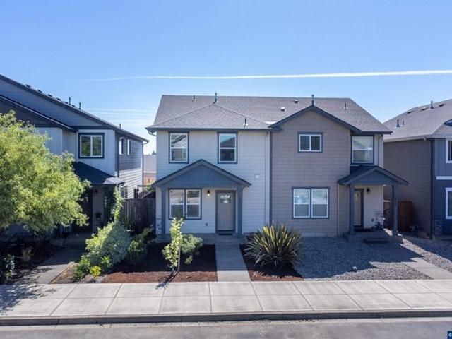 1657 SE Barberry Ave, Dallas, OR 97338