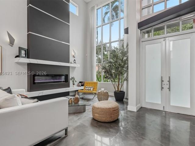 16581 NW 84th Ave, Miami Lakes, FL 33016