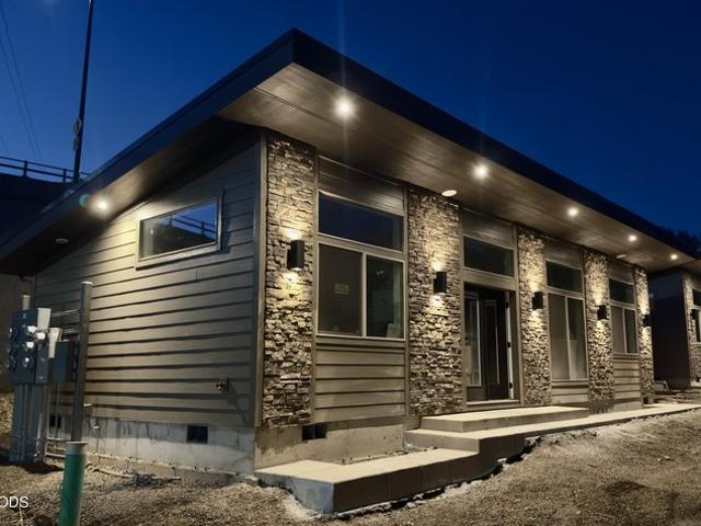 1658 N Foothill Rd, Medford, OR 97504