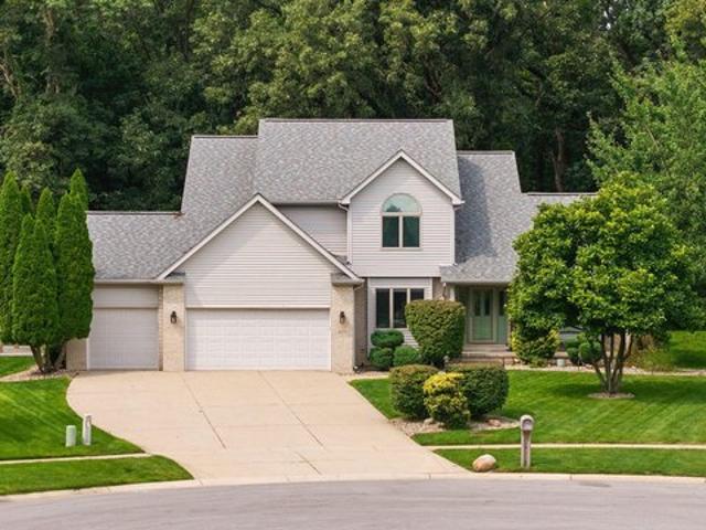 1658 Blue Heron Dr, Valparaiso, IN 46385