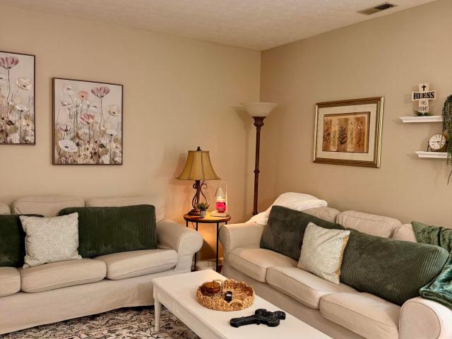 1658 Foxhaven Drive # 3