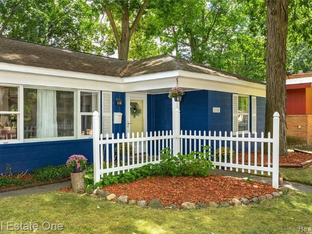 16598 Lexington