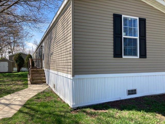 1659 Meadowbrook Dr, Monroe, MI 48161