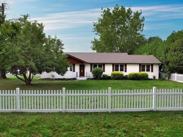 1659 E Walnut Rd, Vineland, NJ 08361