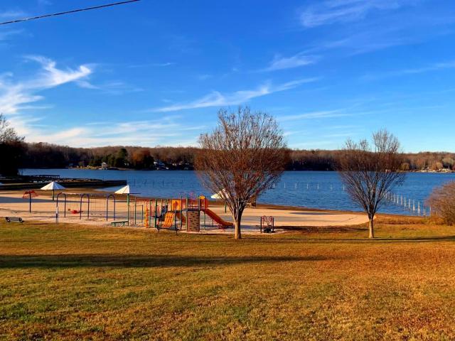 1659 S Lakeshore Dr, Louisa, VA 23093 | MLS #VALA2009