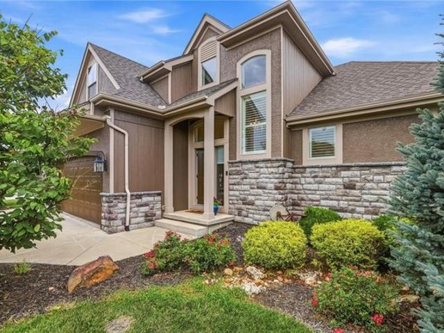 16503 S Parkwood St, Olathe, KS 66062