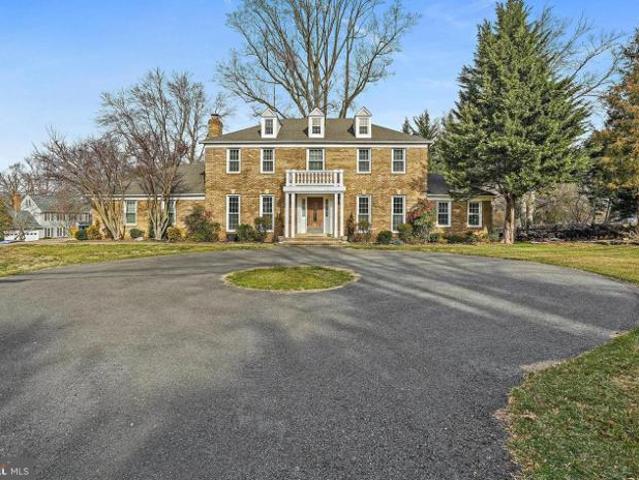 16501 George Washington Dr, Rockville, MD 20853