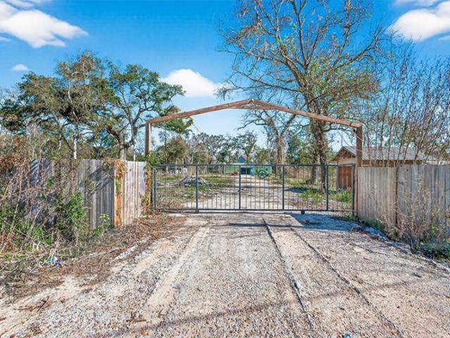 16507 Mill Dr, Rosharon, TX 77583