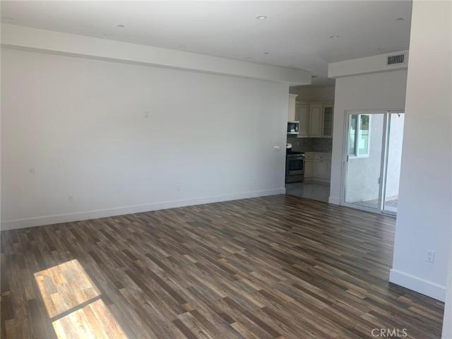 16507 San Fernando Mission Boulevard