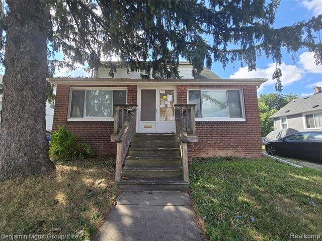 16504 E 10 Mile Rd, Eastpointe, MI 48021