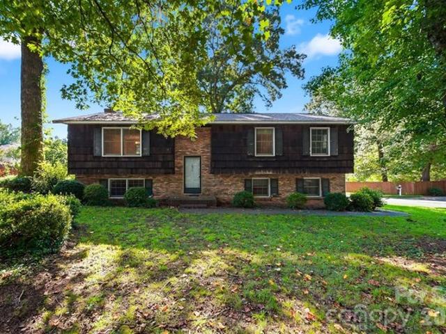 1650 12th Street Dr NW, Hickory, NC 28601