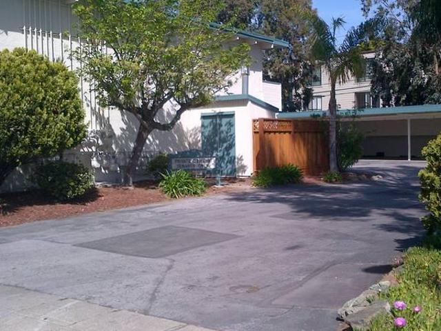$1650 1 bedroom, 1 bath Near Hillside Shopping Center, New Carpet and Paint