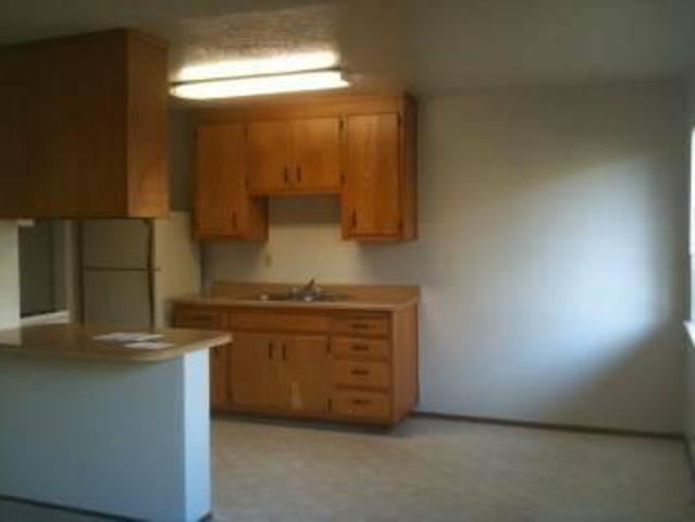 $1650 / 1br GREAT location! El Camino & Page Mill! Available May!