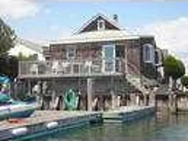 $1650 / 2br 650ftÂ² Avalon Bayfront Cottage Avail. week or Aug