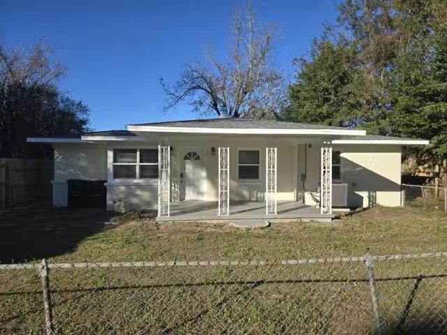 $1650 3 Bedroom 2 Bathroom House In Pensacola With Great Ame.