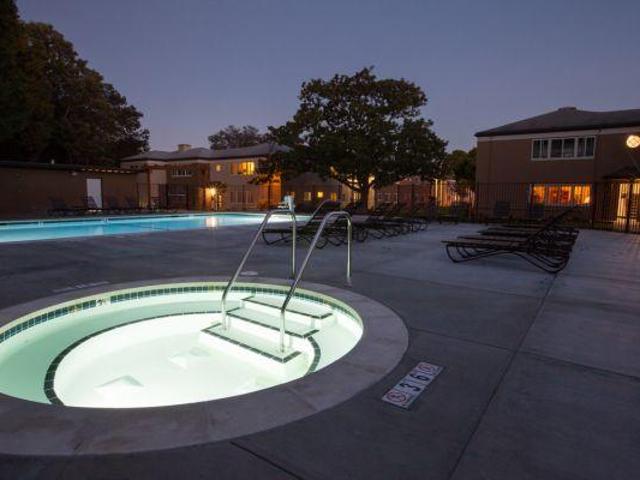 $1650 / 567ft² Heated Pool & Spa, Pet Friendly, Large Full Kitchen, PG&E included!