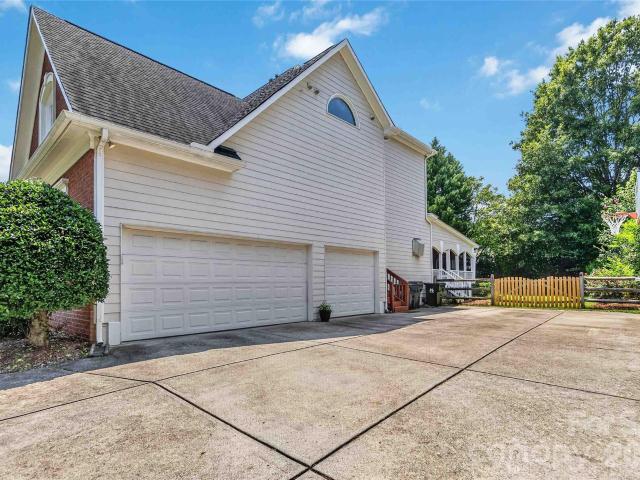 16511 Segars Lane