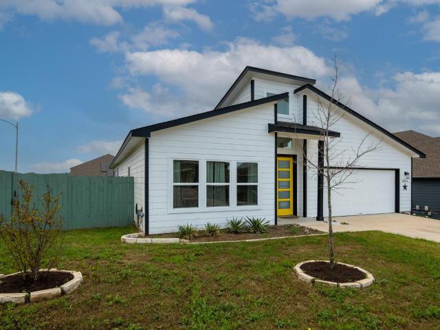 16512 Fetching Ave