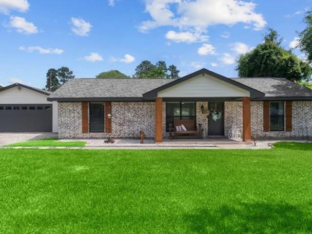 16514 Walnut Springs Ln, Magnolia, TX 77355