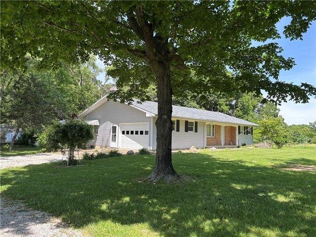 1651 N 1250 East Rd, Shelbyville, IL 62565