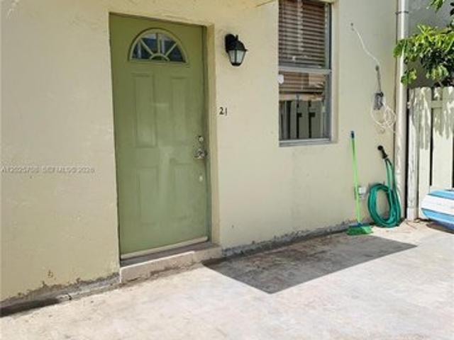 1651 NE 115th St Apt 21C, Miami, FL 33181