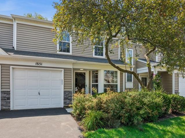 1651 College Green Dr, Elgin, IL 60123