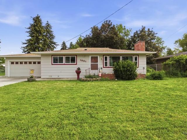 1651 Hillcrest Dr, Moscow, ID 83843