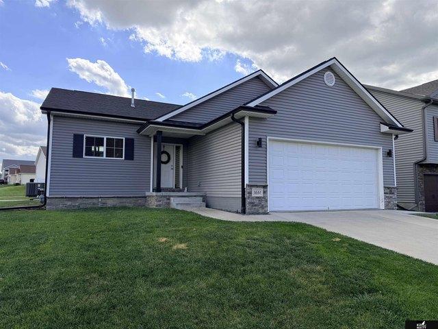 1651 Torreys Dr, Lincoln, NE 68521