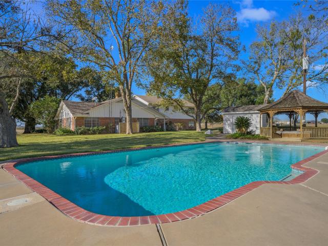 1651 Weiss Lane