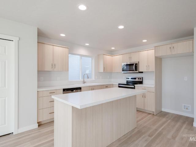 1651 Woods Bog Ave